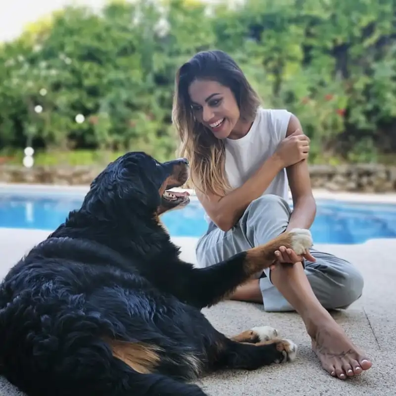 Lara Álvarez abre las puertas de su salón de estilo atemporal en Madrid ...