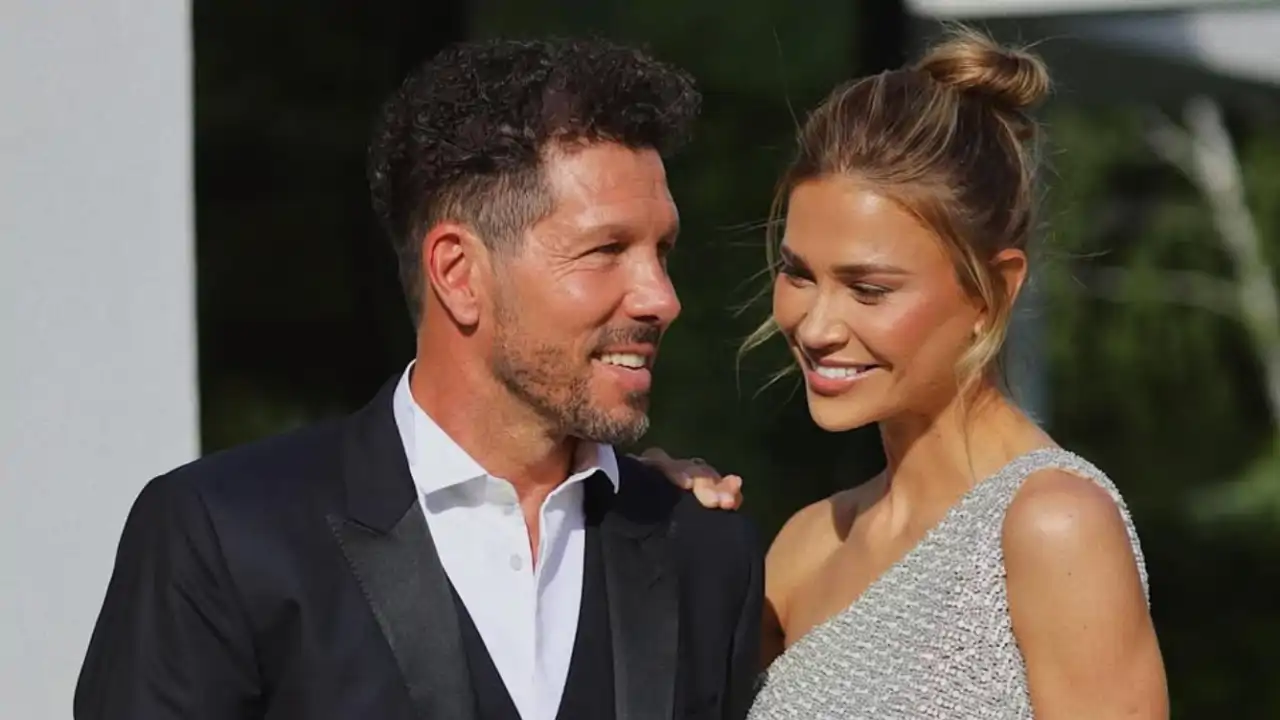 Entramos en el salón de Diego Simeone y Carla Pereyra de su casa en La ...