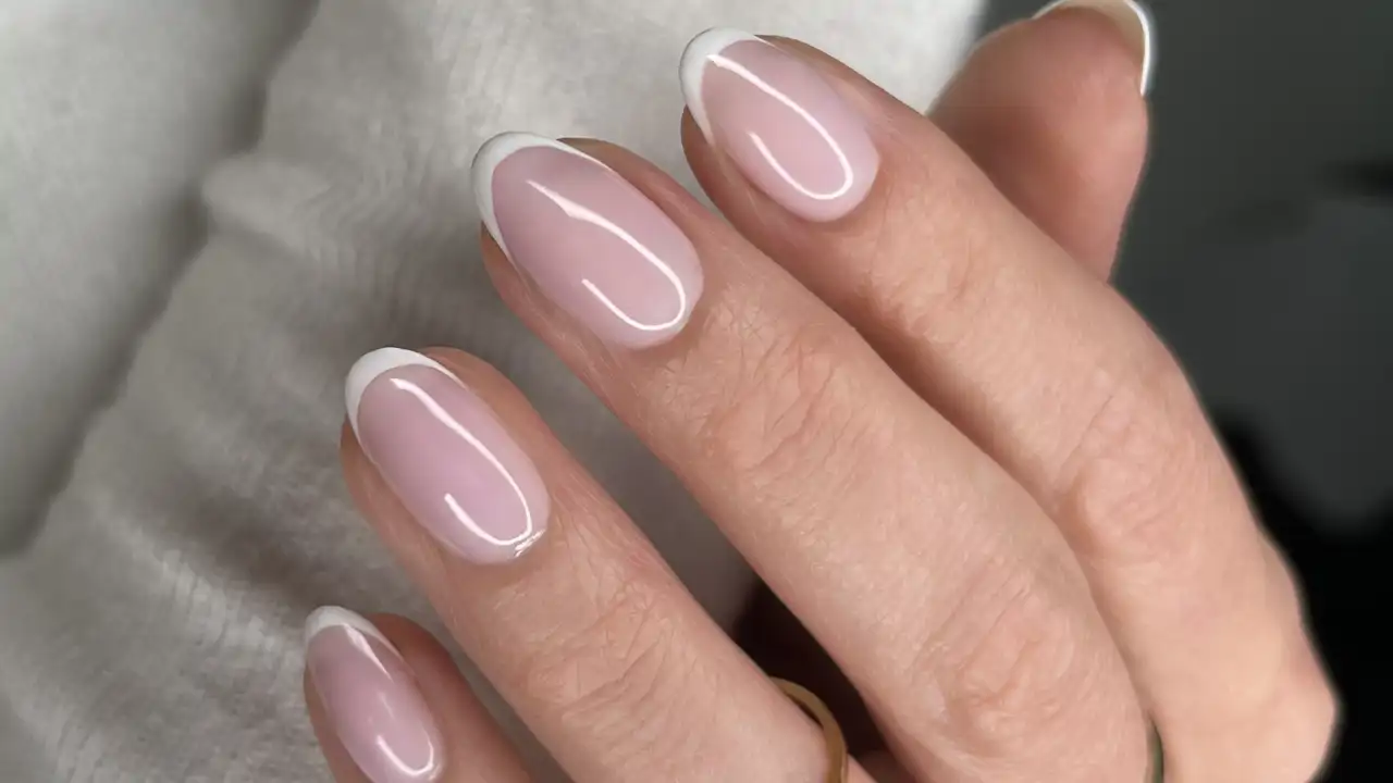 Manicura francesa en uñas redondas: 30 ideas elegantes que reinventan ...