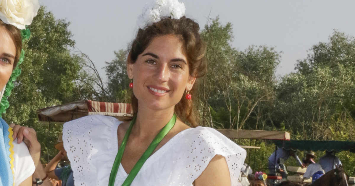Lourdes Montes adelanta el look que llevará en El Rocío 2026: falda con ...