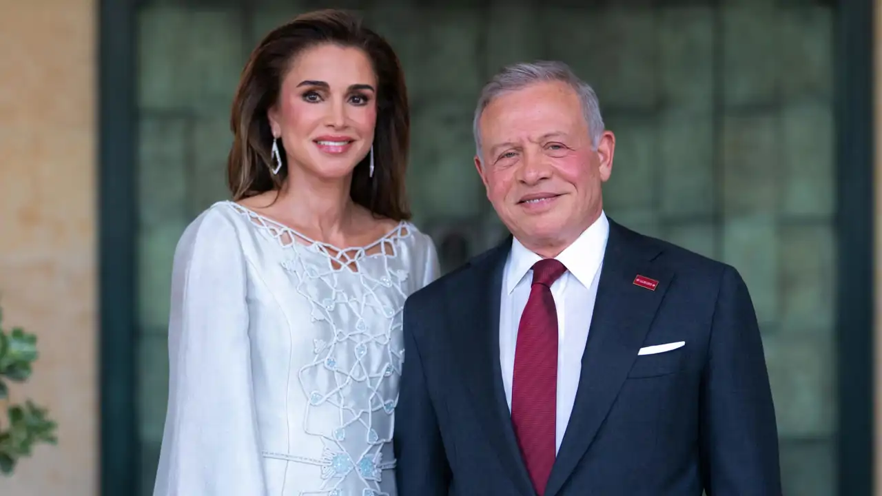 Un estilista y una diseñadora de joyas analizan el look de Rania de ...