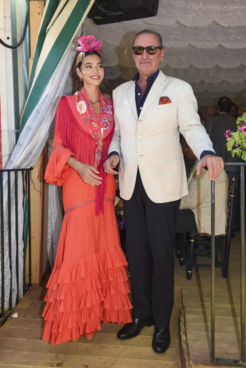 Del brindis con manzanilla de Sanlúcar al baile con su padre, Carlos ...