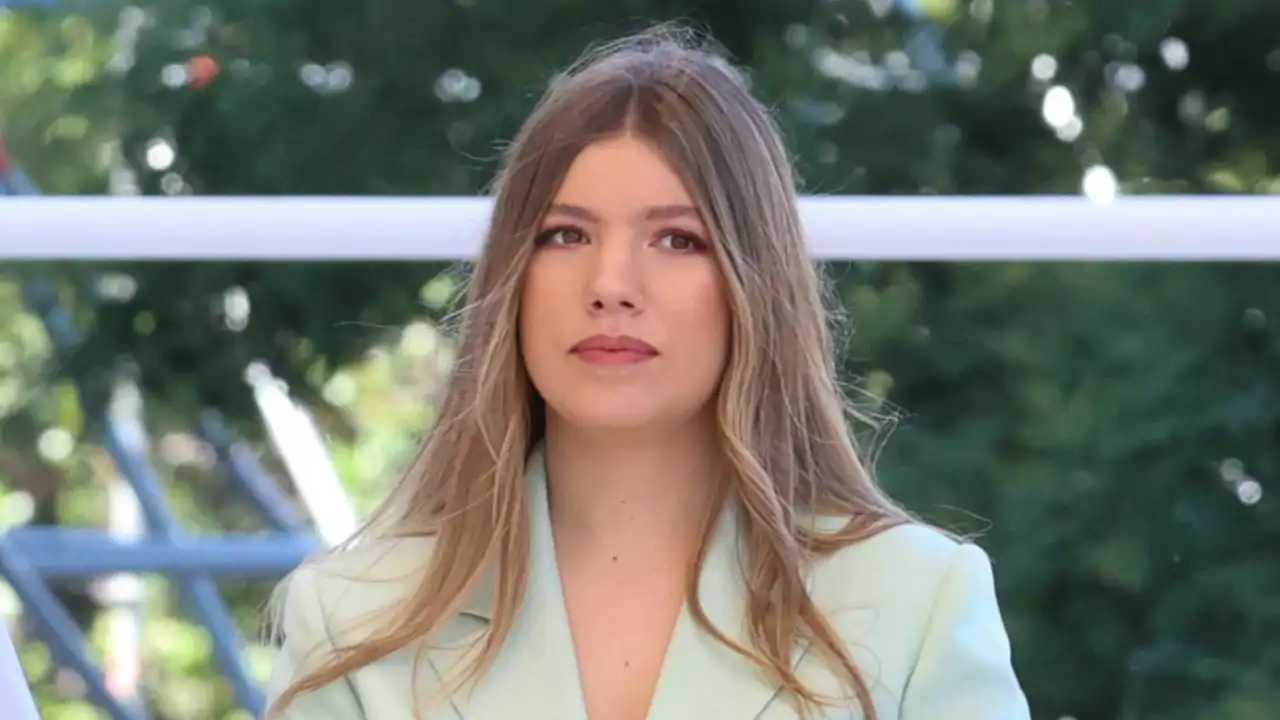 La Infanta Sofía arriesga con su look en la misa del Papa León XIV en ...