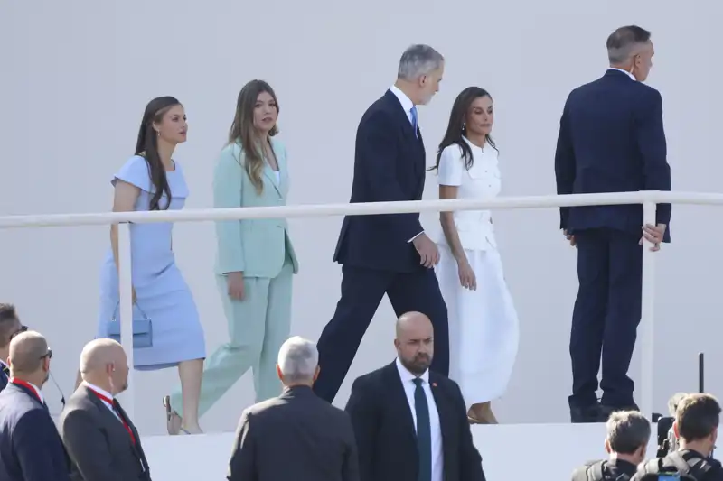 La Princesa Leonor sorprende con un favorecedor look azul en la misa ...