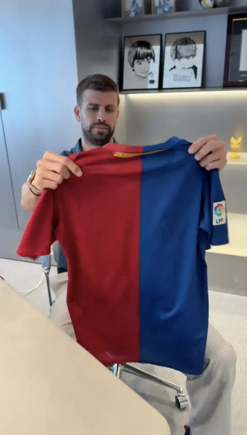Entramos en el despacho personal de Gerard Piqué de su ático de lujo en ...