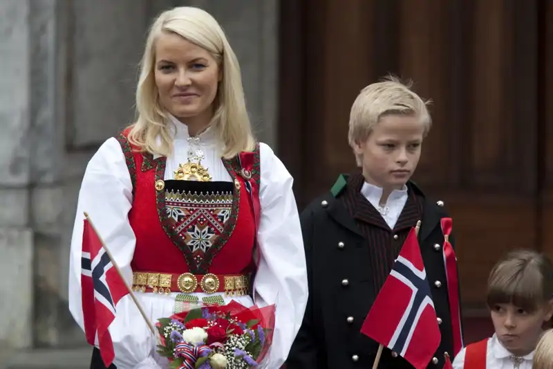 Marius Borg Høiby, hijo de la Princesa Mette-Marit, condenado a 4 años ...