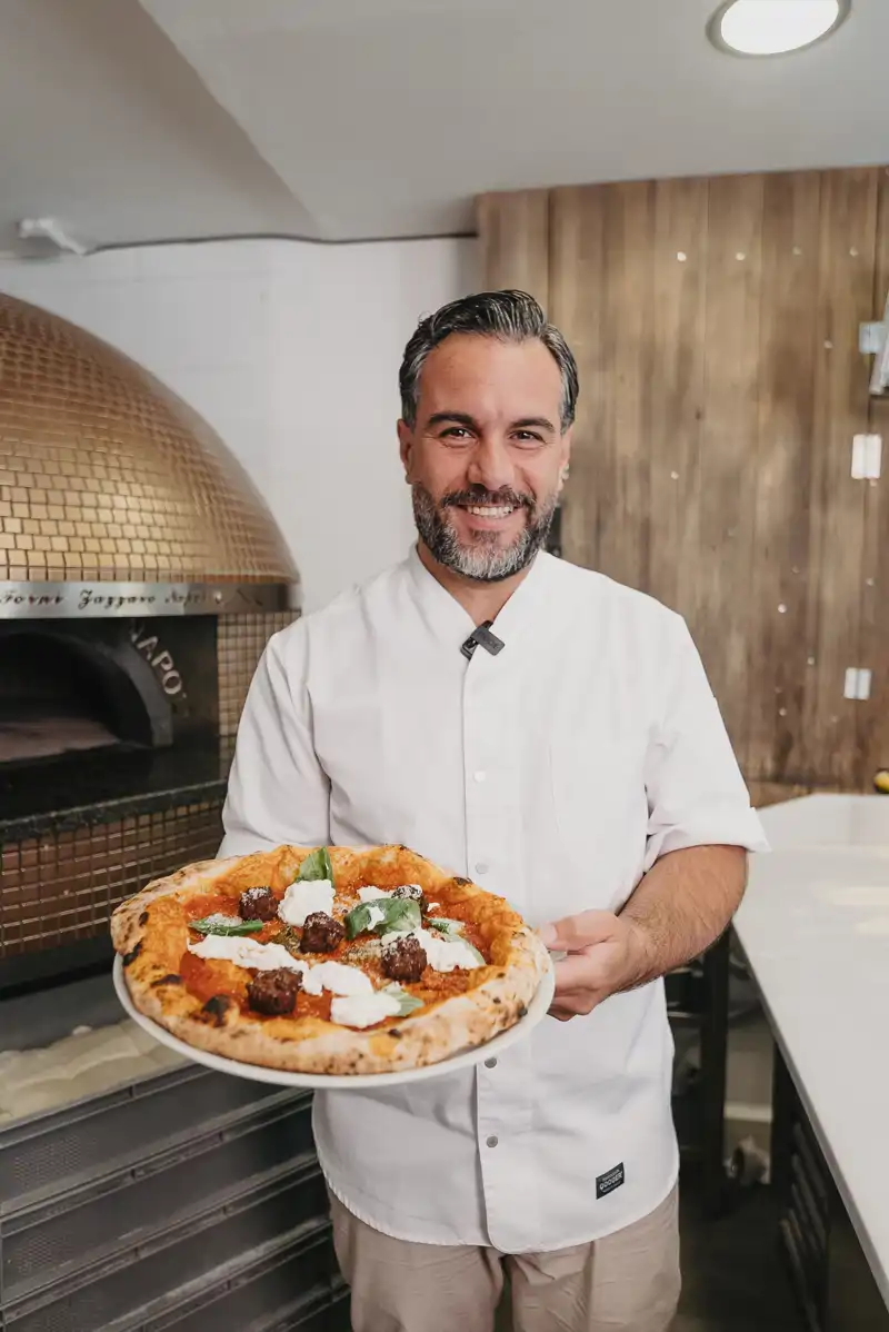 Salvatore Romano, chef y dueño de Totò e Peppino, la trattoria italiana ...