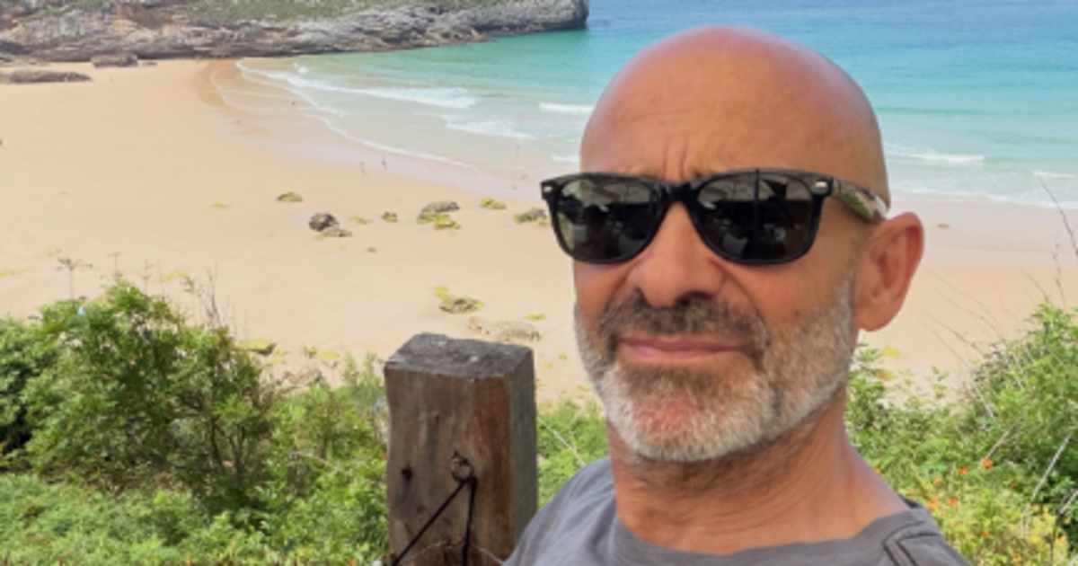 El refugio de Antonio Lobato en Asturias: una playa de aguas tranquilas ...